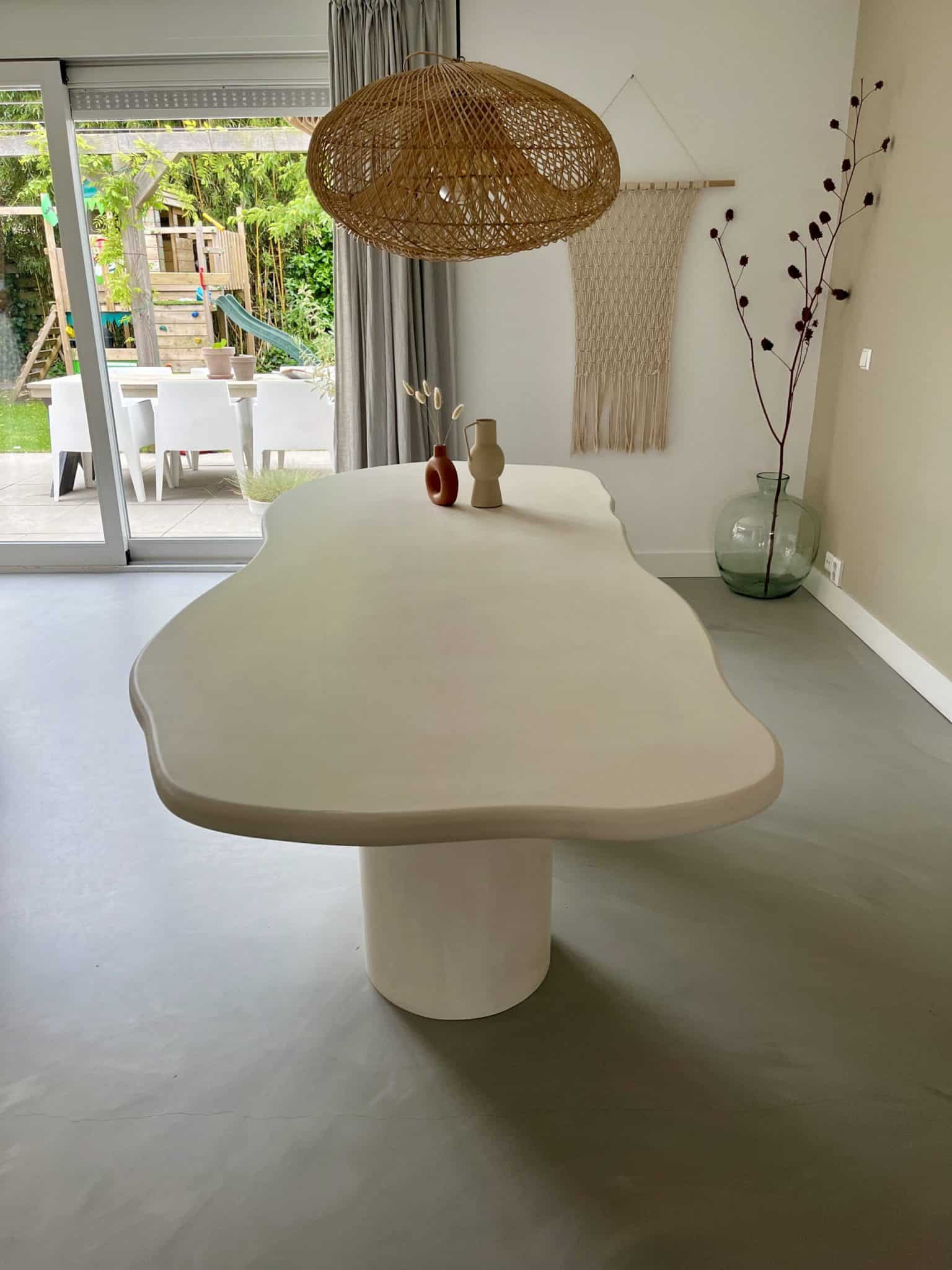 Betonlook Mortex Eettafel Cloud + 2 Ronde Poten - Lok Living